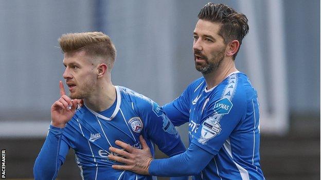 Irish Premiership: Linfield beat Glenavon to move top as Coleraine ...