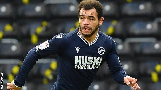 Mason Bennett: Millwall forward signs new contract - BBC Sport