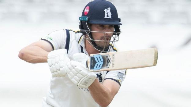 Warwickshire: Will Rhodes steps down as skipper after four years - BBC ...