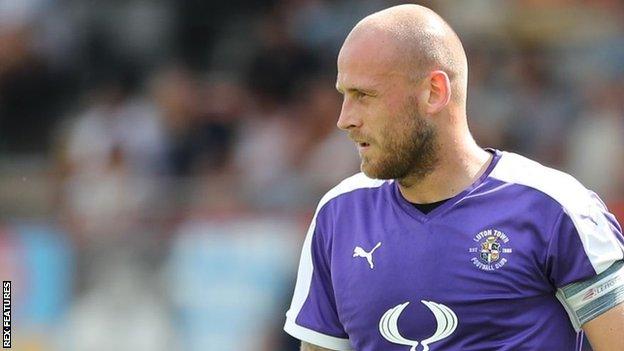 Scott Cuthbert: Luton Town captain extends contract - BBC Sport