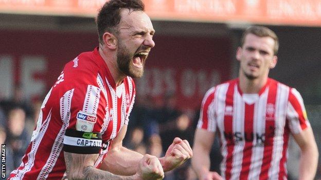 Neal Eardley: Burton Albion sign defender following Lincoln City ...