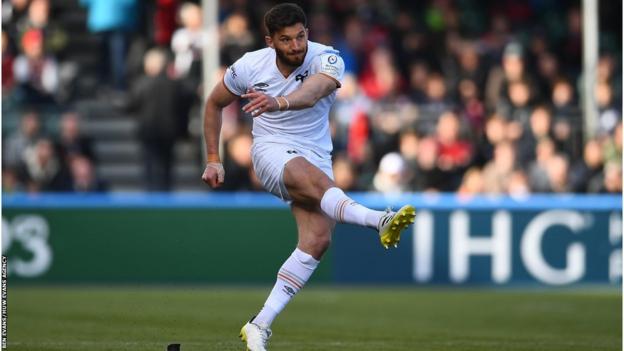 Owen Williams: Wales fly-half signs new Ospreys deal - BBC Sport