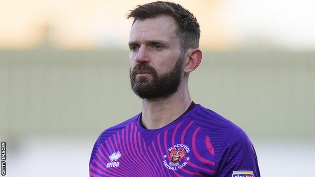 Mark Howard: Scunthorpe sign ex-Blackpool and Sheffield United ...