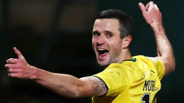 Jamie Murphy: Ex-Rangers, Motherwell & Hibernian winger signs one-year ...