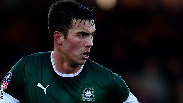 Niall Canavan: Defender signs new Plymouth contract - BBC Sport