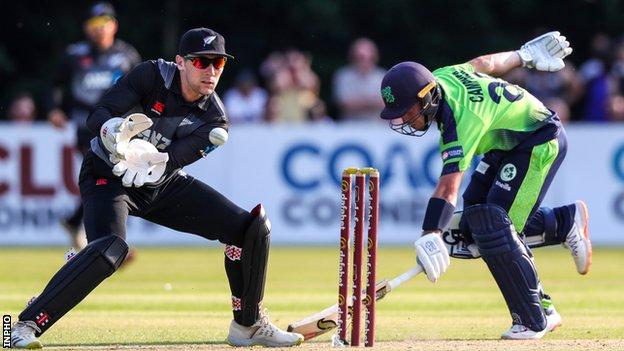 New Zealand ease to Twenty20 win over Ireland at Stormont - BBC Sport