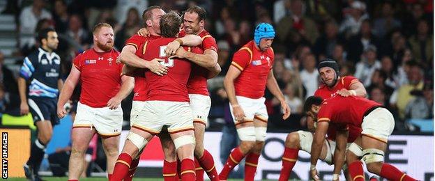 England v Wales: Warren Gatland's side hunt famous win - BBC Sport