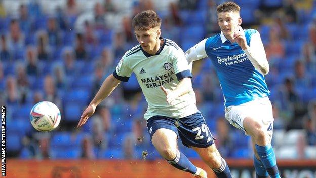 Mark Harris: Cardiff City striker signs new contract until 2023 - BBC Sport