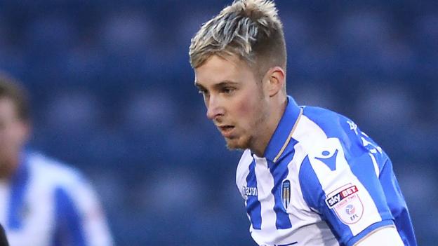 Ben Stevenson: Colchester United sign Wolves midfielder - BBC Sport