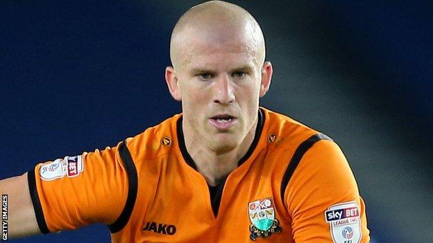 Charlie Clough: Sutton United re-sign former Barnet defender - BBC Sport