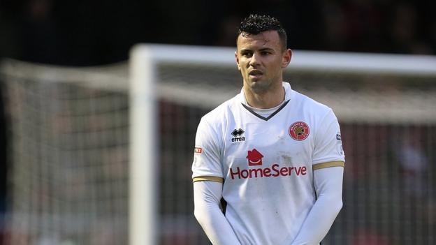 Zeli Ismail: Bradford sign winger after Walsall release - BBC Sport