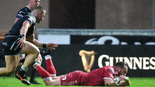 Alex Jeffries: Scarlets prop forced to retire by neck injury - BBC Sport