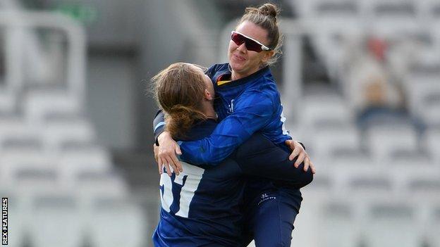 Linsey Smith: Southern Vipers sign Trophy winner from Northern Diamonds ...