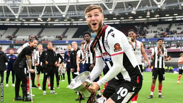 John McAtee: Luton Town sign Grimsby Town forward and loan him back to ...