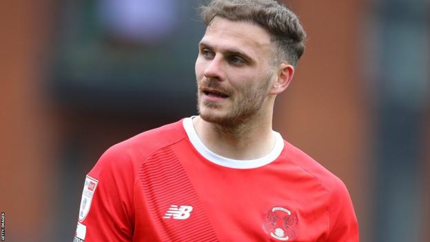 Harry Smith: Sutton United sign striker after Leyton Orient exit - BBC ...