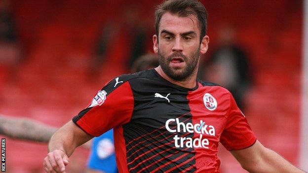 Simon Walton: Sutton United sign former Leeds United midfielder - BBC Sport