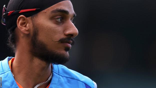 Arshdeep Singh: Kent sign India bowler as overseas player - BBC Sport