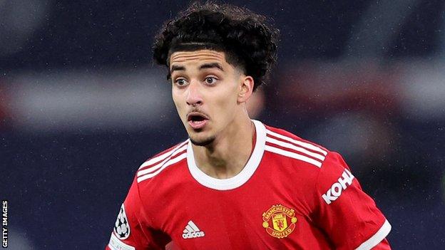 Zidane Iqbal: Manchester United youngster called up by Iraq - BBC Sport