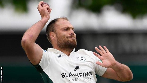 Joe Leach: Worcestershire captain signs new three-year contract - BBC Sport