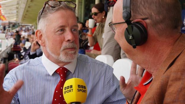 Jonathan Mills: Club cricketer who hit century after cancer diagnosis invited to Lord's - BBC Sport