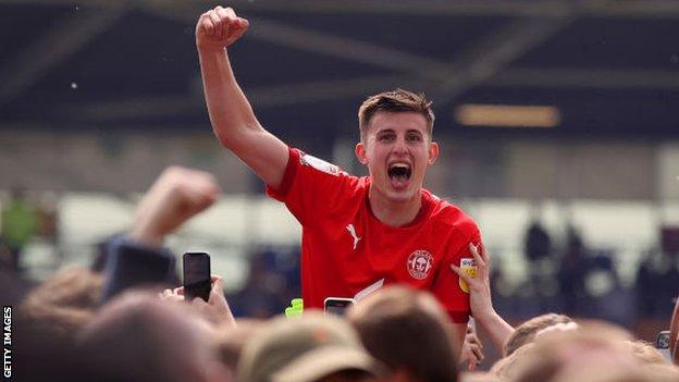 Kelland Watts: Peterborough United sign defender on loan from Newcastle ...