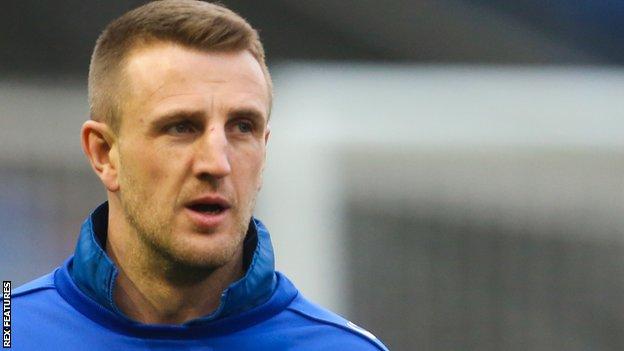 Peter Clarke: Oldham Athletic captain agrees new contract - BBC Sport