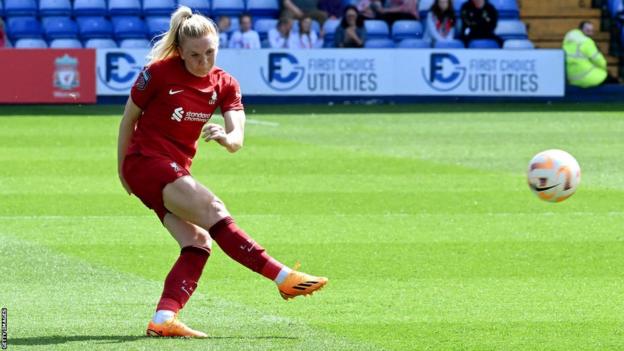 Ceri Holland: Liverpool midfielder signs new two-year deal - BBC Sport