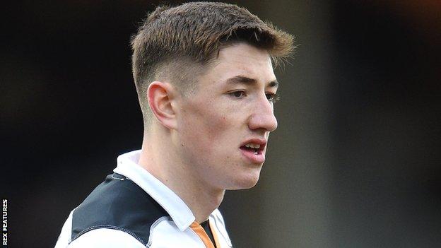 Adam Crookes: Port Vale sign defender signs on two-year deal - BBC Sport