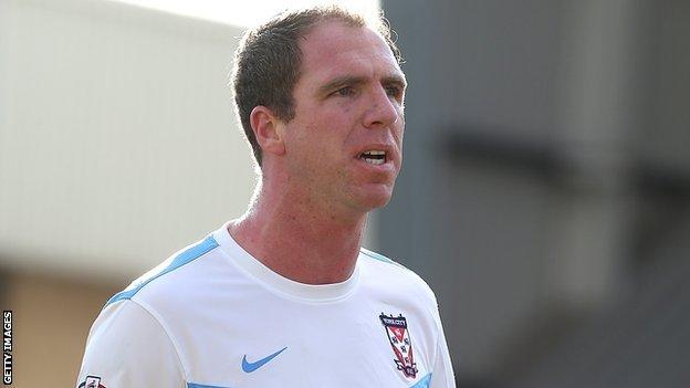 Keith Lowe: Macclesfield Town sign ex-Wolves and Burnley defender - BBC ...