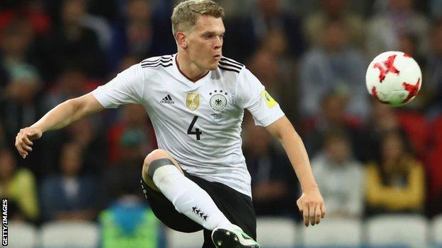 Matthias Ginter: Borussia Monchengladbach sign Dortmund defender - BBC ...