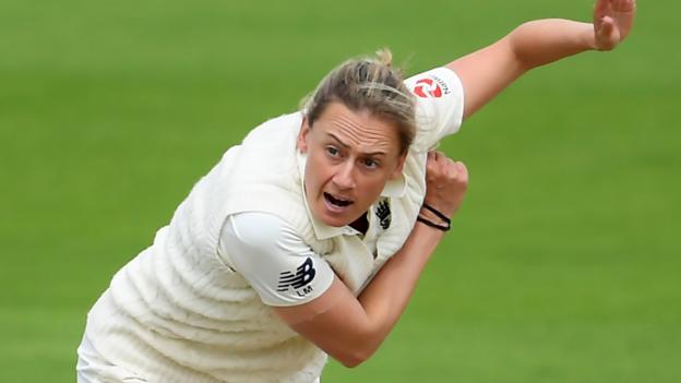 Laura Marsh: England bowler retires from international cricket - BBC Sport