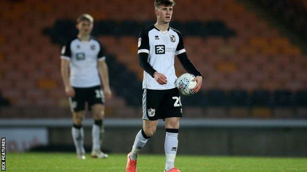 Scott Burgess: Port Vale midfielder signs new two-year deal - BBC Sport