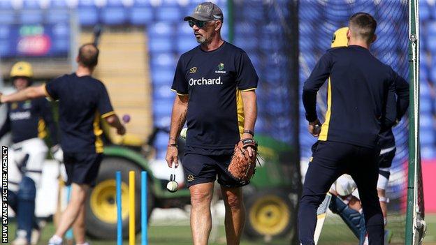 Glamorgan: Players 'desperate' to impress, says Matthew Maynard - BBC Sport