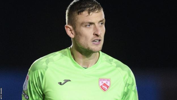 Adam Smith: Morecambe goalkeeper signs new one-year deal - BBC Sport