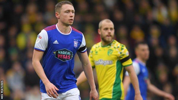 Matthew Pennington: Ipswich loanee back with Everton after season ...