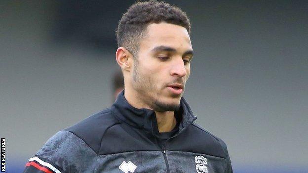 Walsall sign Max Melbourne and Derick Osei Yaw on loan - BBC Sport