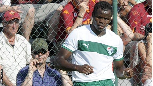 Nigeria's Taye Taiwo wants to play after a 14 month absence - BBC Sport