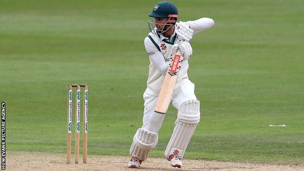 County Championship: Ed Barnard and Joe Leach put Worcestershire on top ...