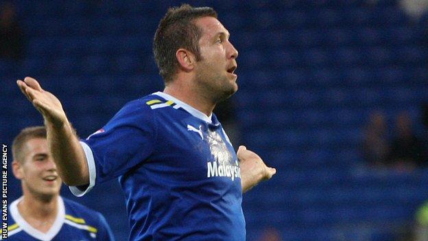 Jon Parkin: Newport County sign former Cardiff City striker - BBC Sport