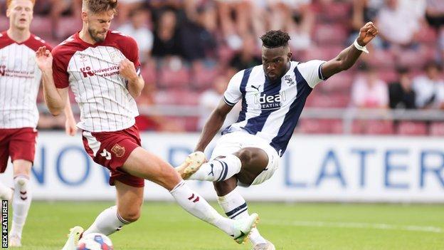 Daryl Dike: West Brom striker set for more time out after suffering ...