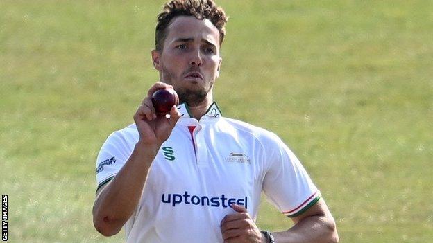 Will Davis: Leicestershire seamer extends contract for 2021 - BBC Sport