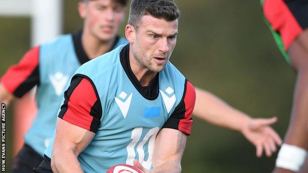 Scott Williams: Scarlets centre released from Wales squad - BBC Sport