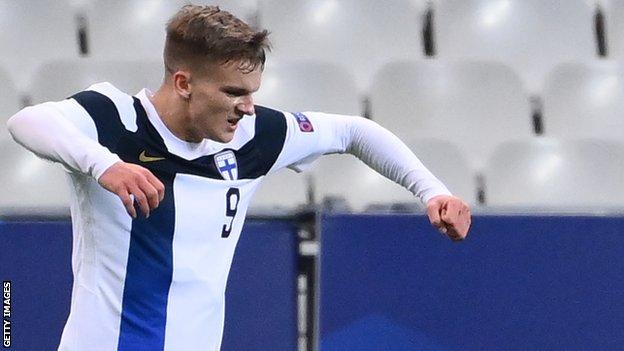 Marcus Forss: Brentford striker signs long-term deal until 2026 - BBC Sport