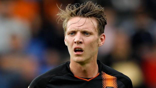 Joe Mason: Portsmouth sign Wolves forward on loan - BBC Sport