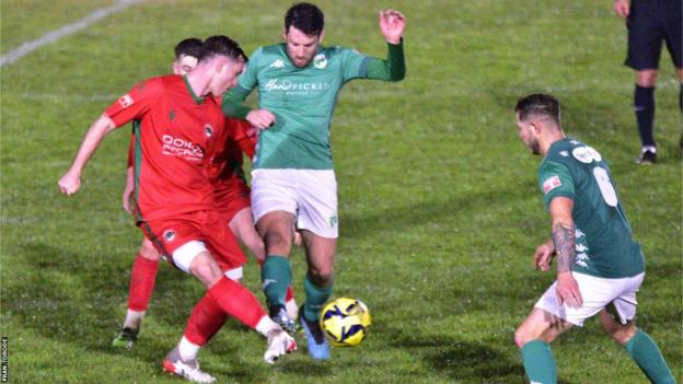 Guernsey FC backed to beat relegation after back-to-back wins - BBC Sport