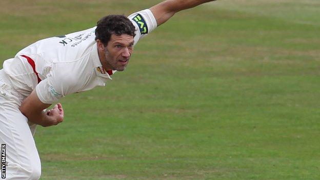 Charlie Shreck: Leicestershire seamer retires because of injury - BBC Sport