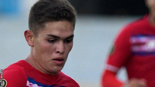 Brandon Aguilera: Nottingham Forest sign Costa Rica midfielder - BBC Sport