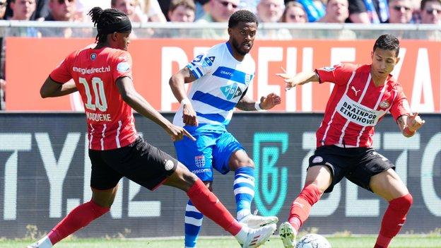 Kenneth Paal: QPR sign PEC Zwolle defender on three-year deal - BBC Sport