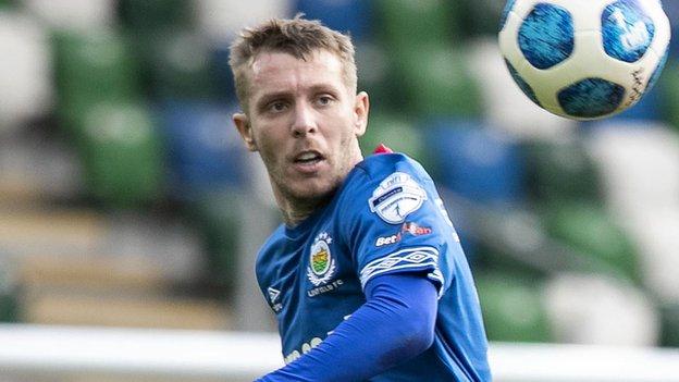 Kirk Millar and Caragh Hamilton win monthly NIFWA awards - BBC Sport