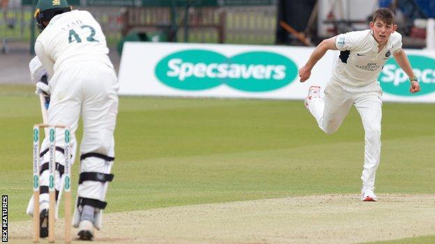 Ethan Bamber: Gloucestershire sign Middlesex paceman on loan - BBC Sport